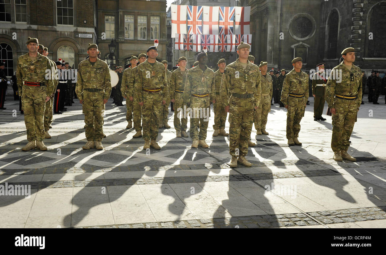 Soldiers from the London Regiment, the Capital's Territorial Army ...