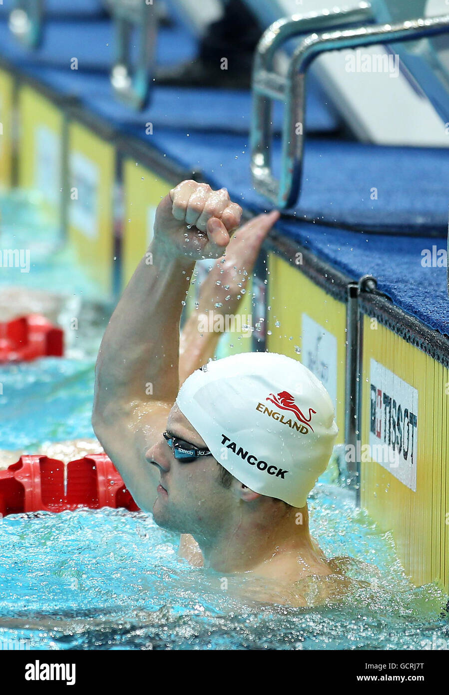 England's Liam Tancock celebrates winning gold in the Men's 50m ...