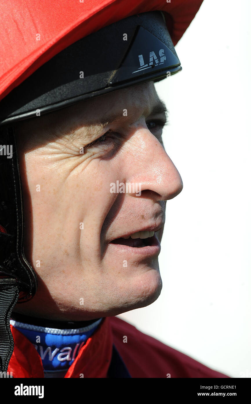 Jockey steve drowne at newbury racecourse hi-res stock photography and ...