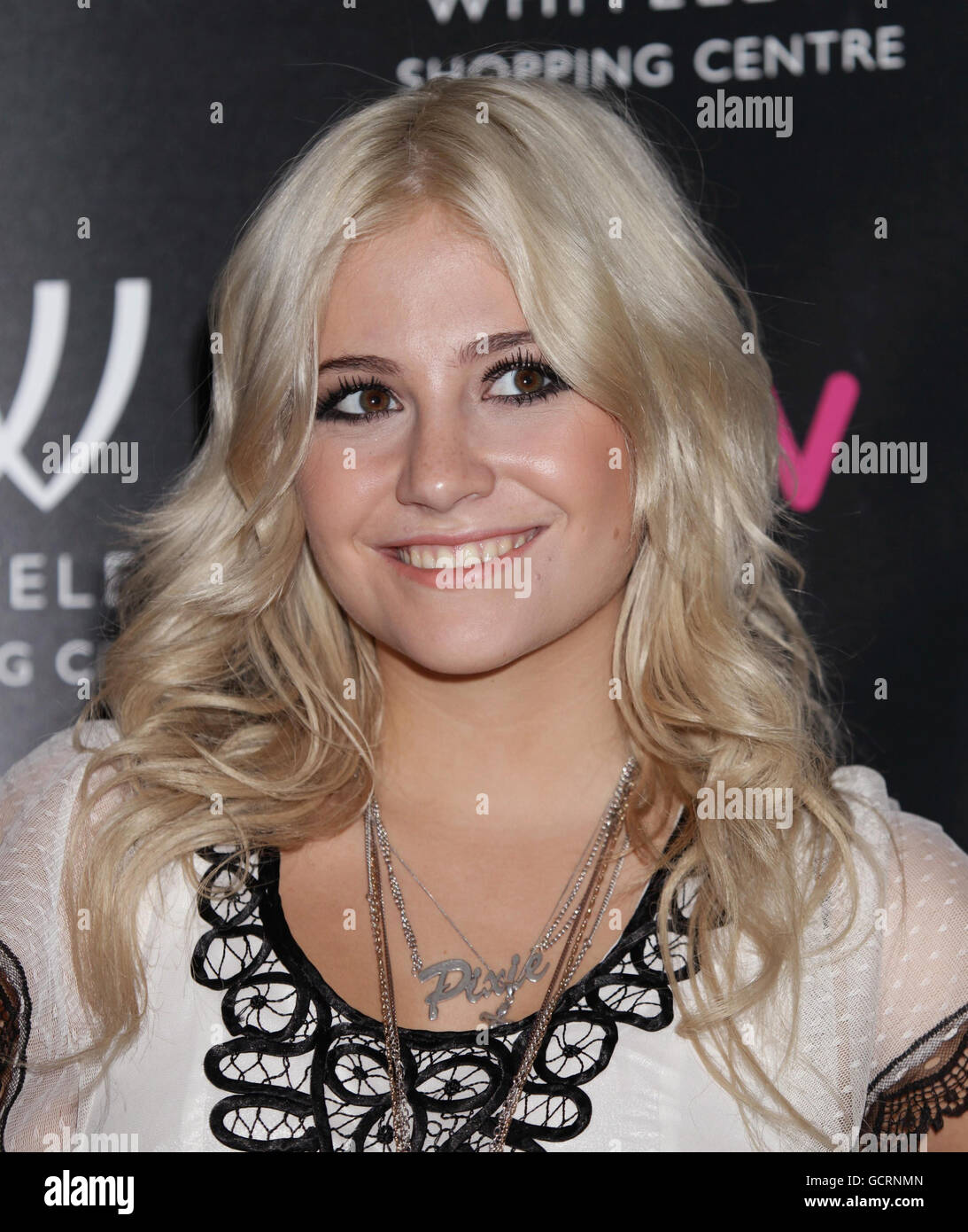 Pixie Lott Signing - London Stock Photo - Alamy