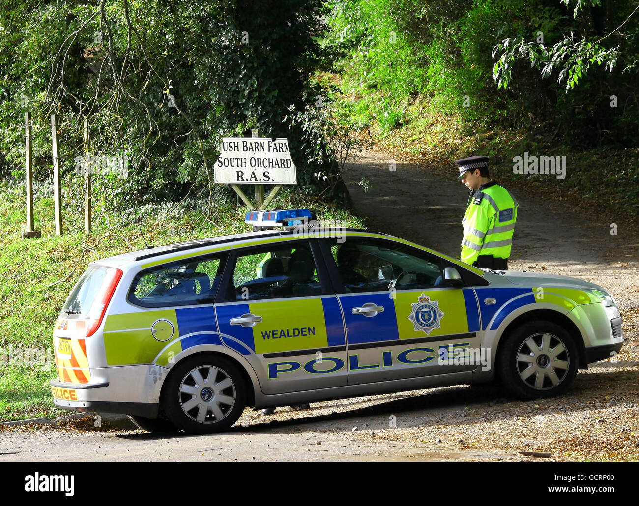 Police at bush barn farm near robertsbridge hi-res stock photography ...