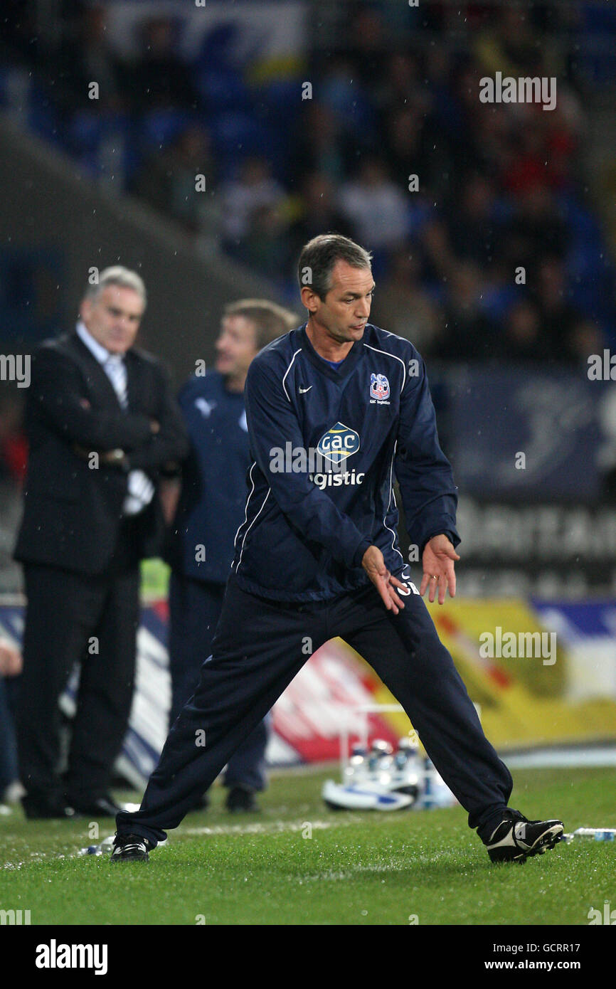 Cardiff city manager dave jones on touchline hi-res stock photography ...