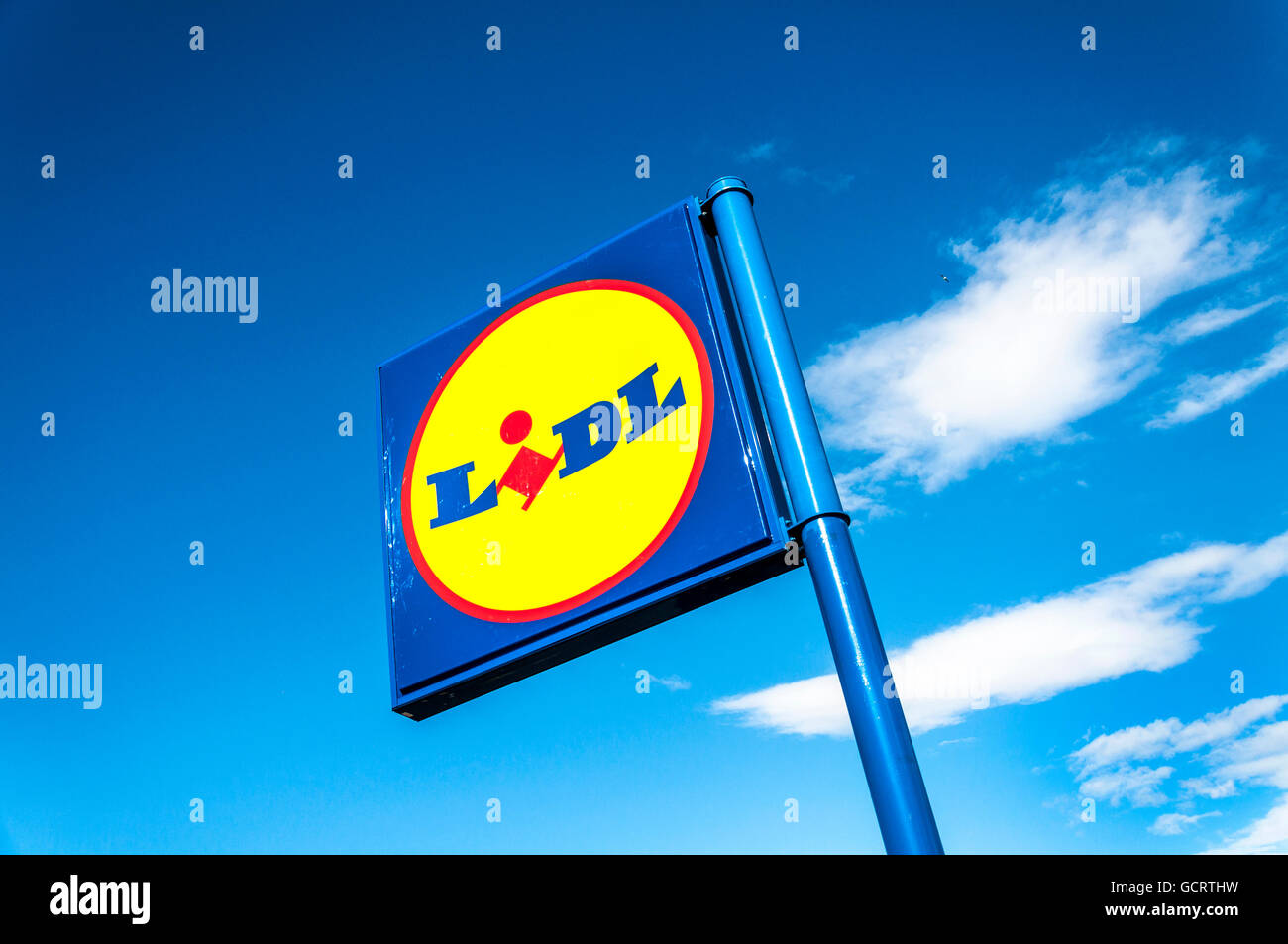 Lidl sign signage for low cost supermarket Stock Photo - Alamy