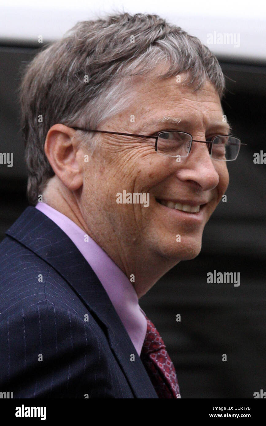 Bill gates arrives at downing street hi-res stock photography and ...