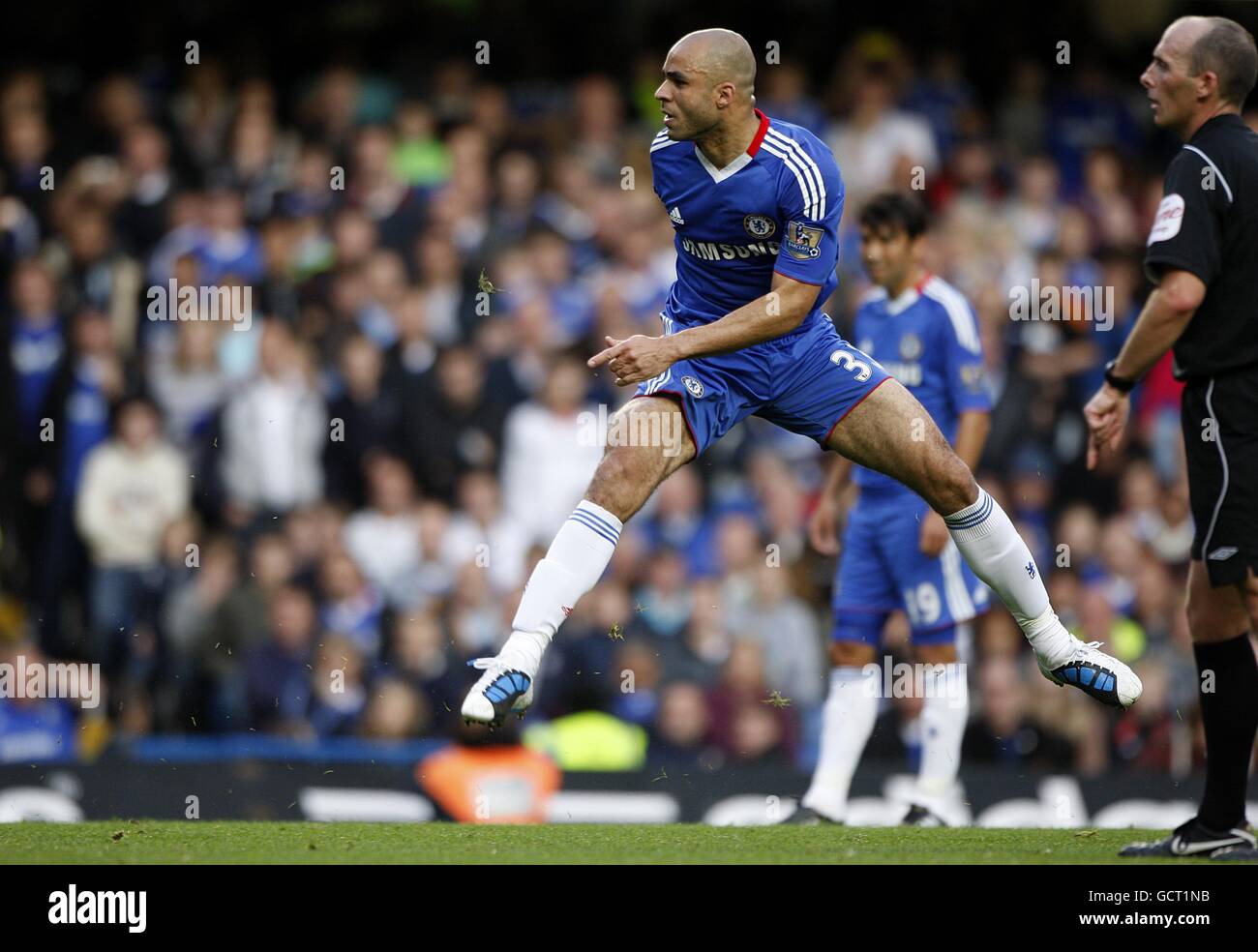 Chelsea's Alex scores his sides second goal from a free kick Stock ...