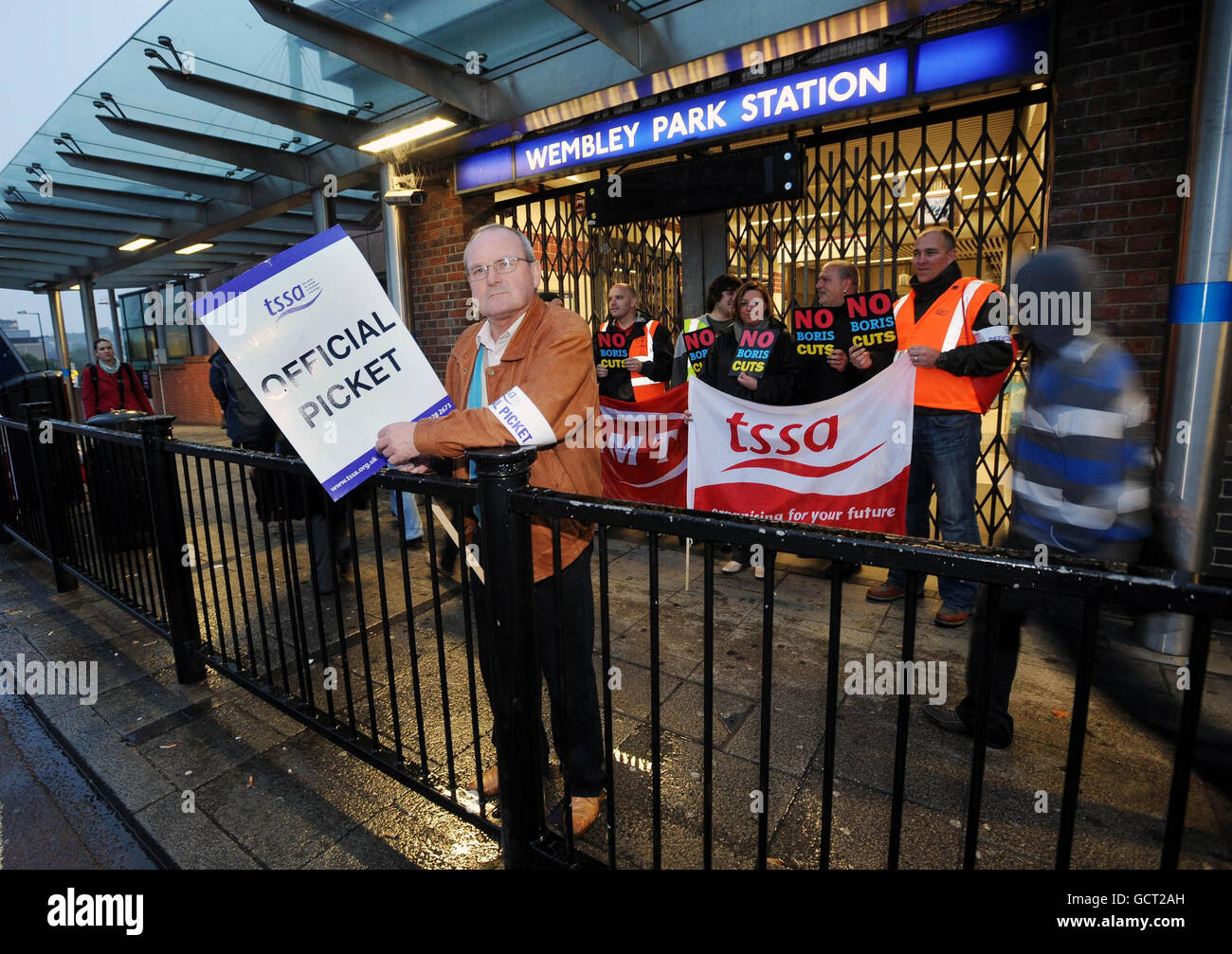 Gerry docherty outside wembley park station hi-res stock photography ...