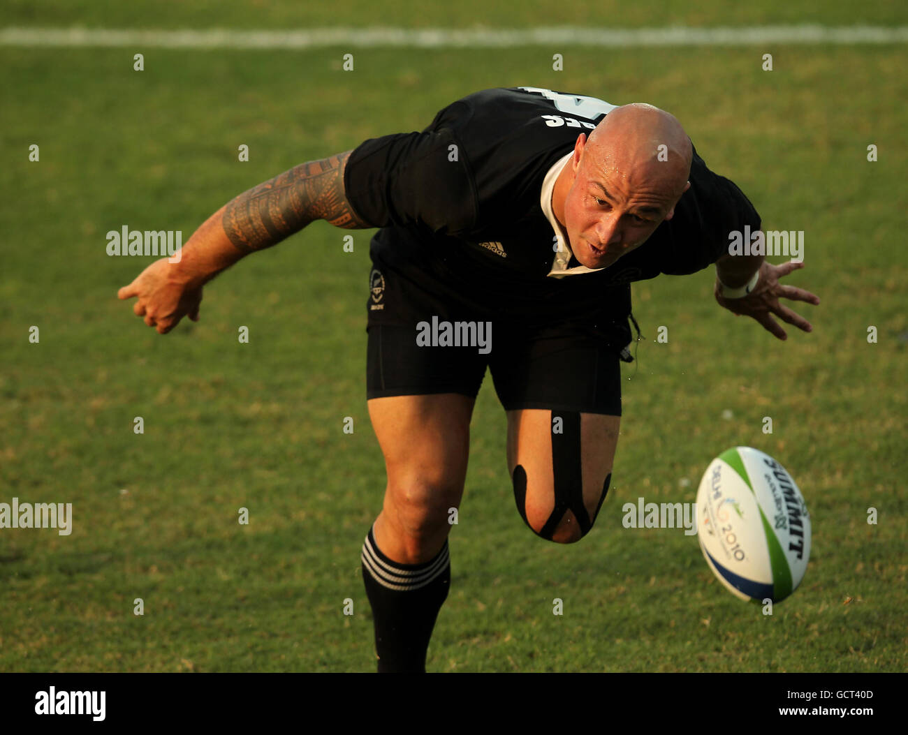 New Zealand's DJ Forbes scores a try as his side go on to win gold ...