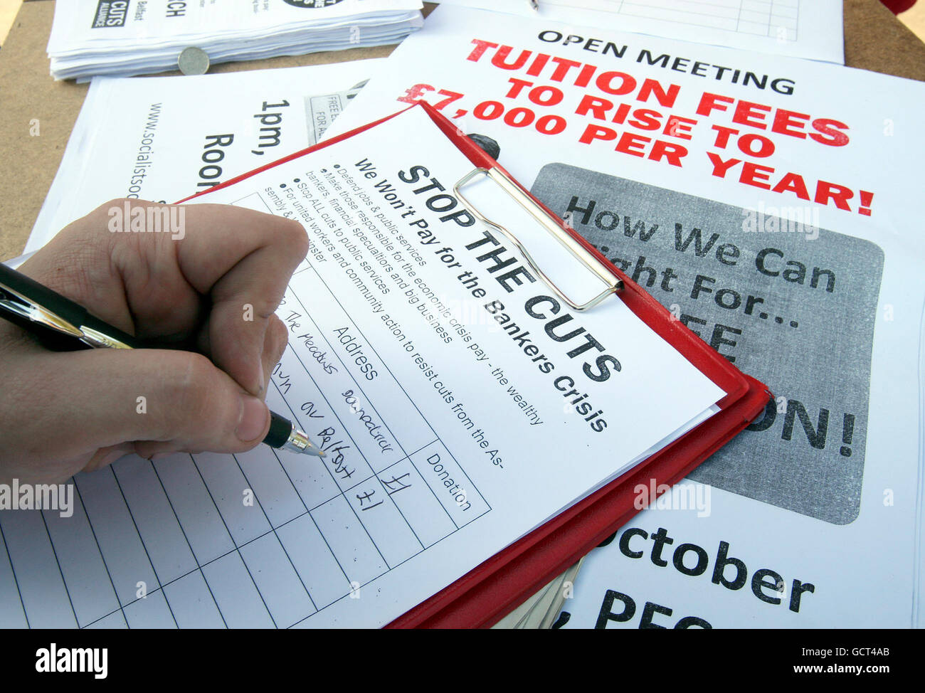 Students sign a petition against increase fees, outside Queens ...