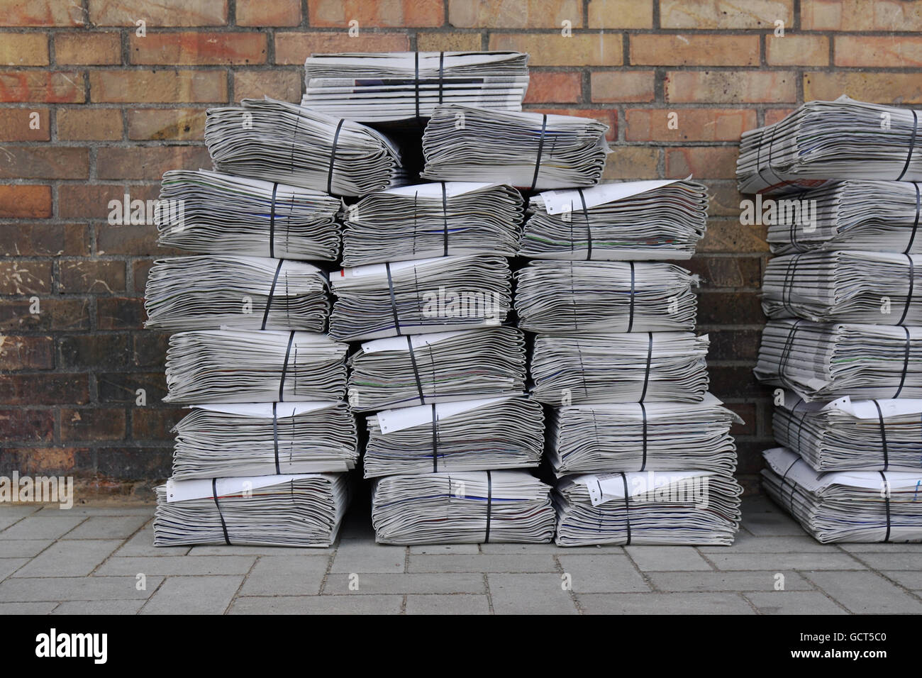 Stack of newspaper hi-res stock photography and images - Alamy