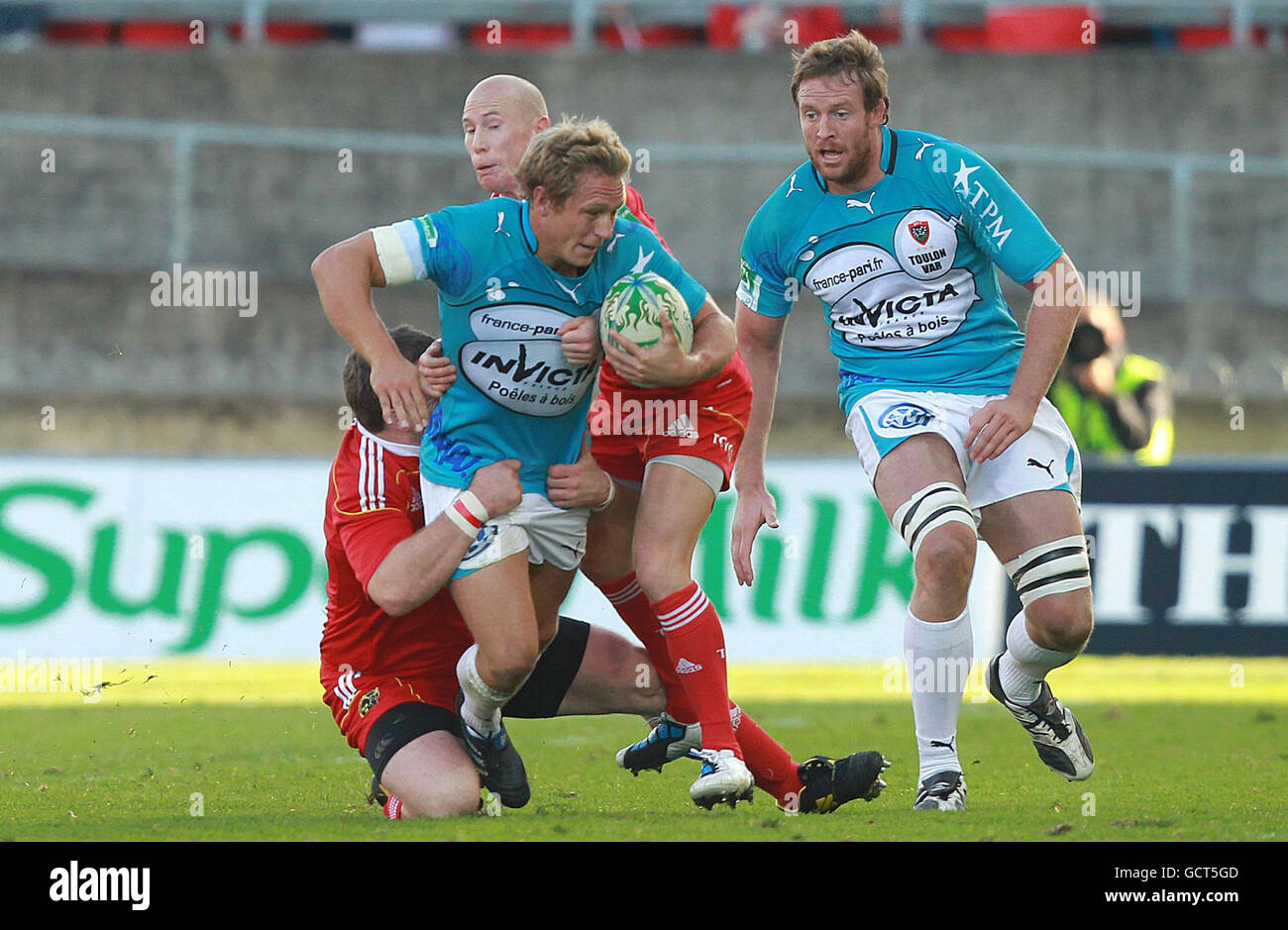 Munsters peter stringer at thomond park hi-res stock photography and ...