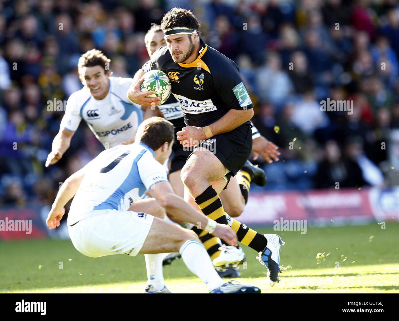 Wasps' Rob Webber (right) runs at the Glasgow defence during the ...