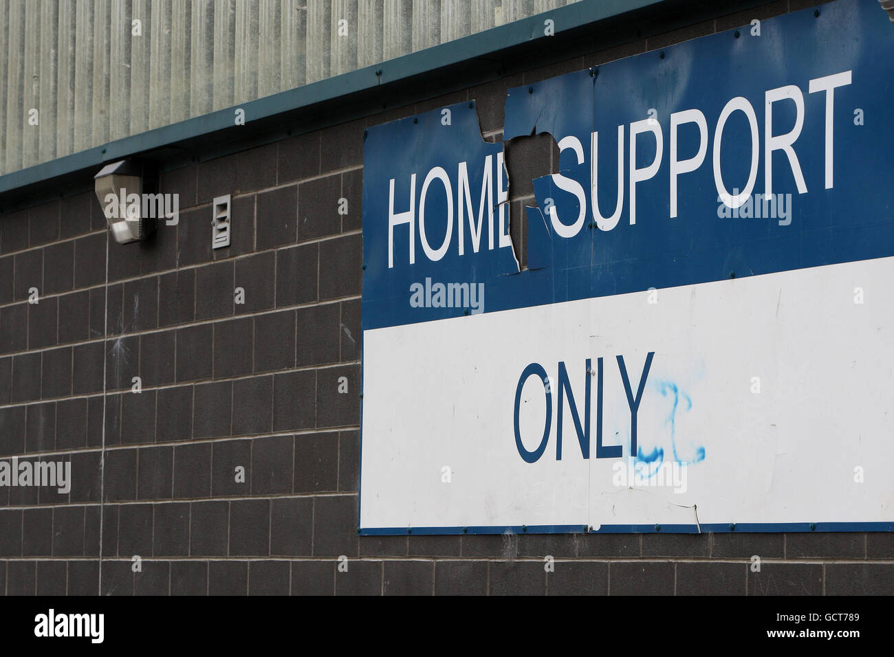 soccer - Dundee FC enter Administation. General View of a sign ...