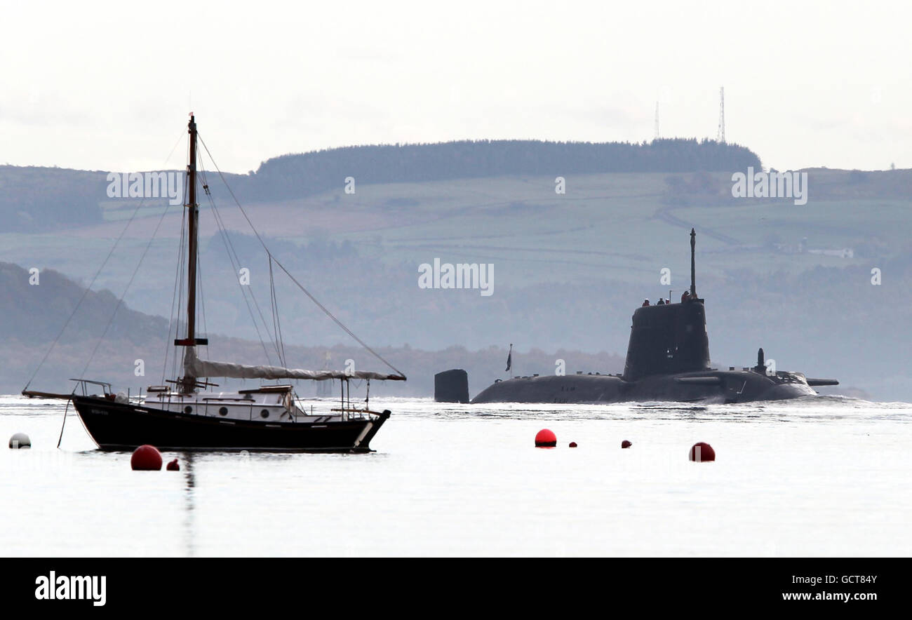 HMS Astute runs aground Stock Photo - Alamy