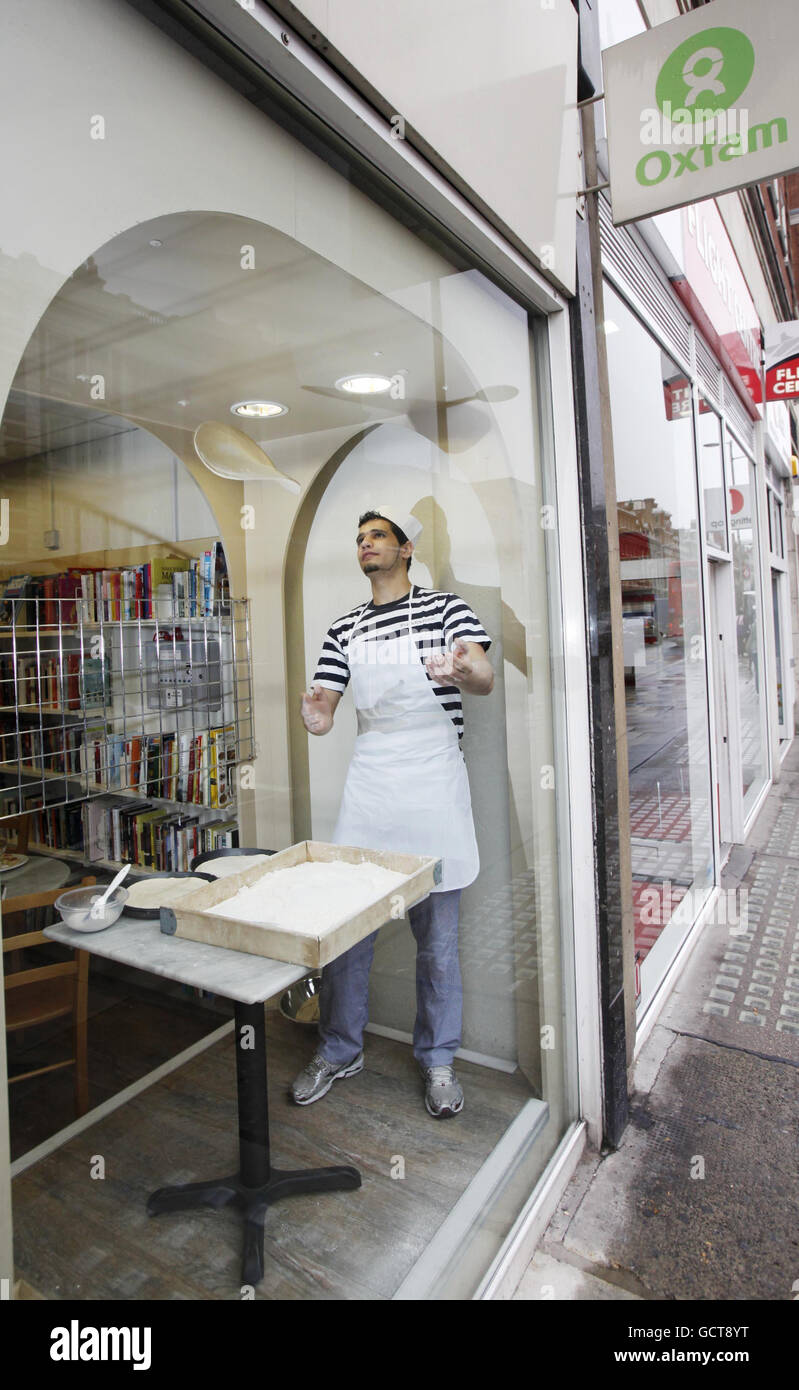 Pizza Express Chef Klebson Scardua makes pizza in the window of the ...
