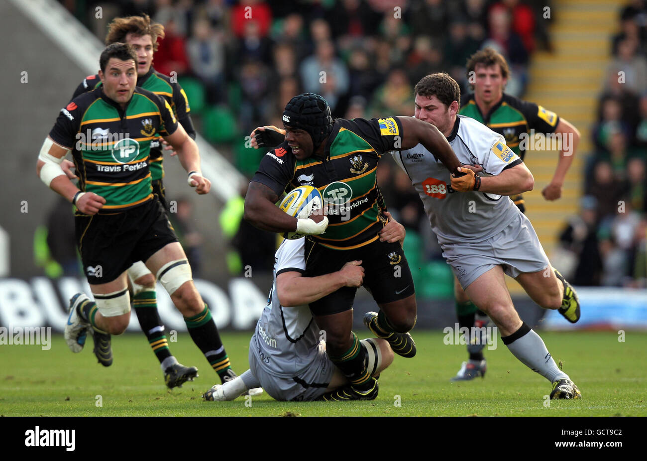 Full length tackling scrum cap mangsk hi-res stock photography and ...