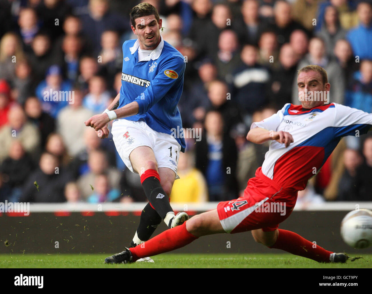 Rangers' Kyle Lafferty (left) and Inverness's Grant Munro battle for ...