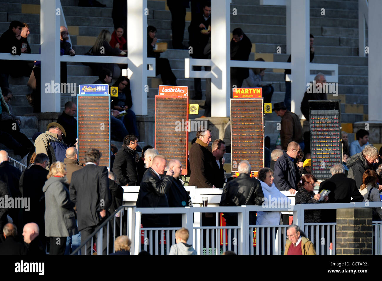 Racecourse bookmakers hi-res stock photography and images - Alamy