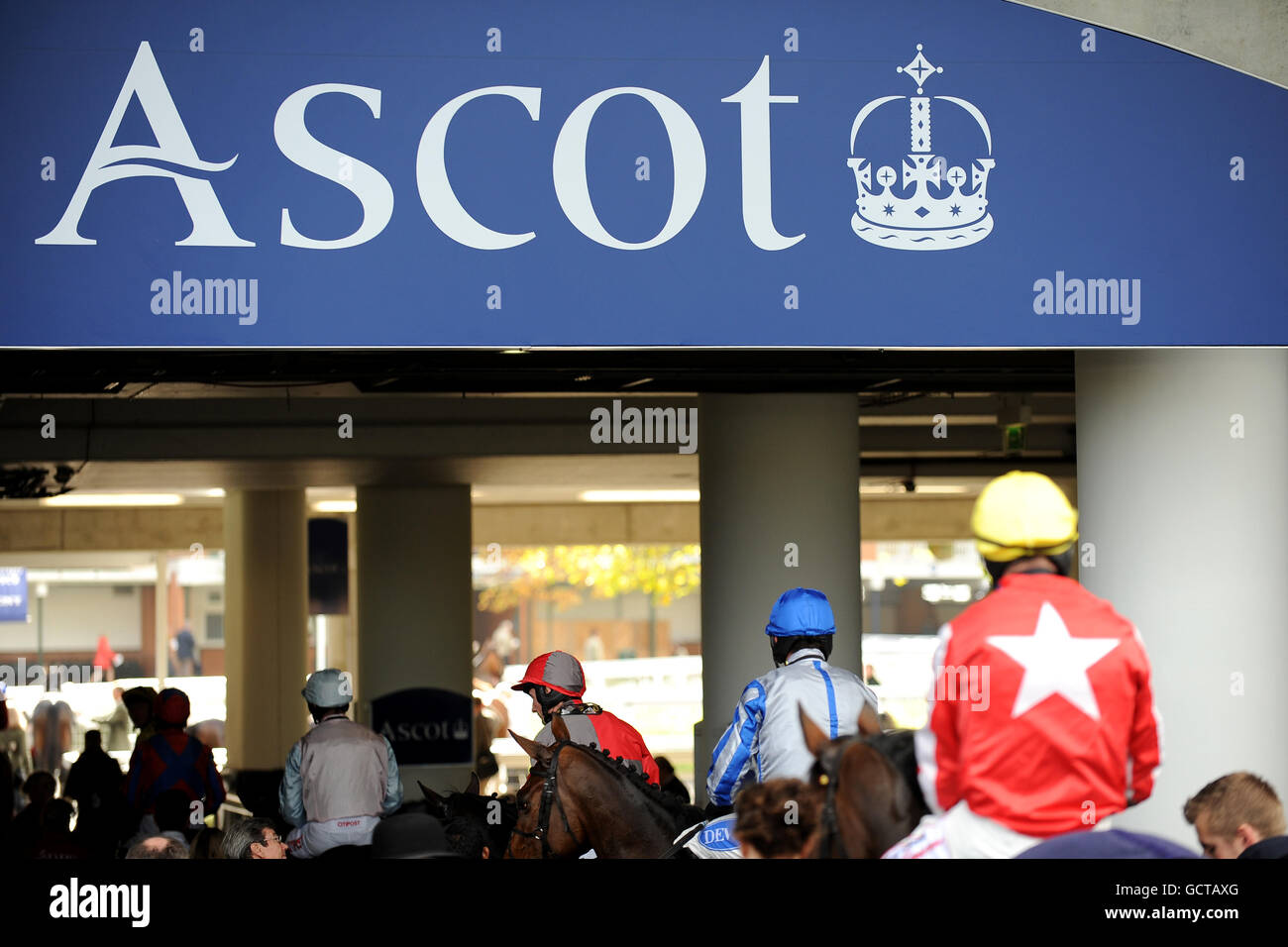 Ascot town hi-res stock photography and images - Alamy