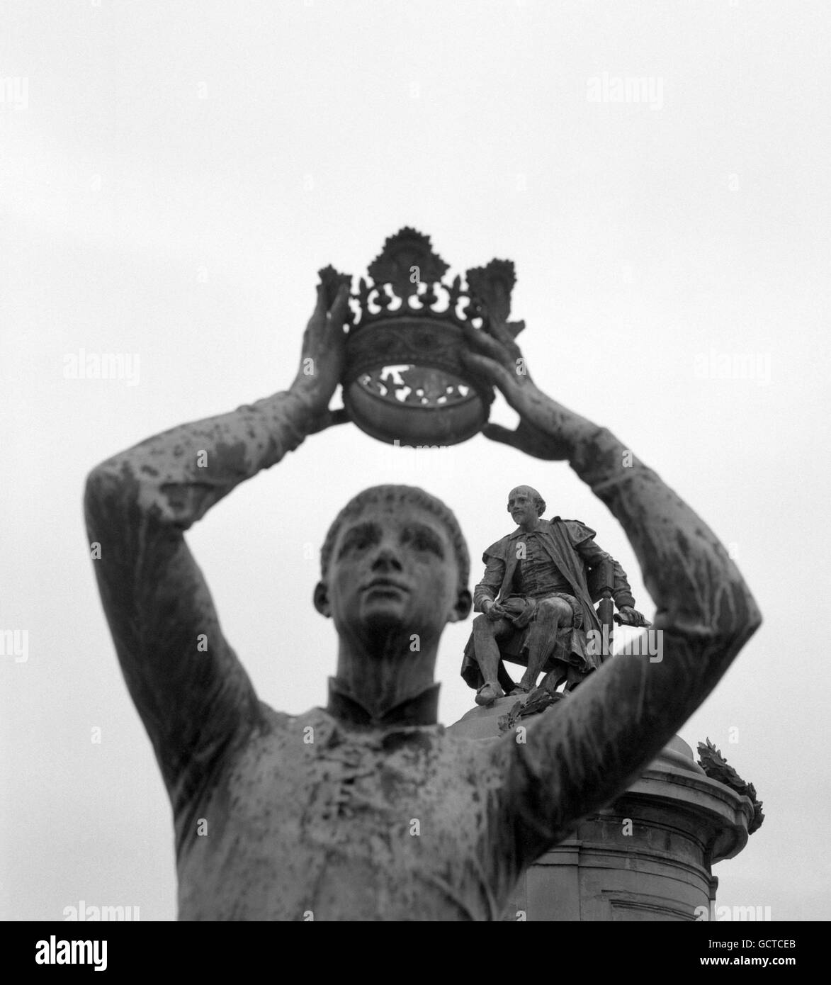 Buildings landmarks architecture dlrequest3 108399 1 statue midlands ...