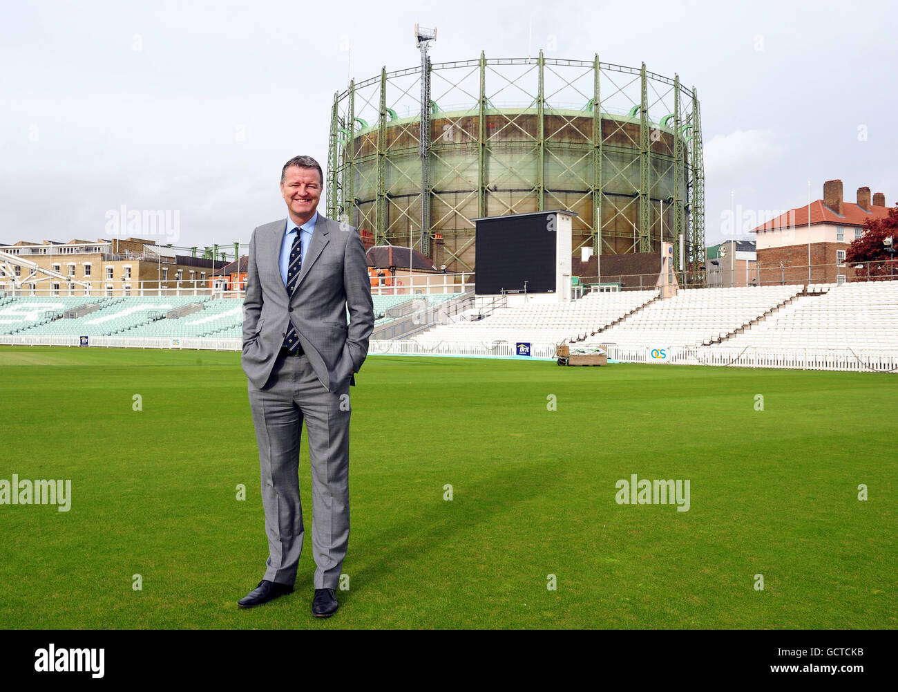 Cricket press conference hi-res stock photography and images - Alamy