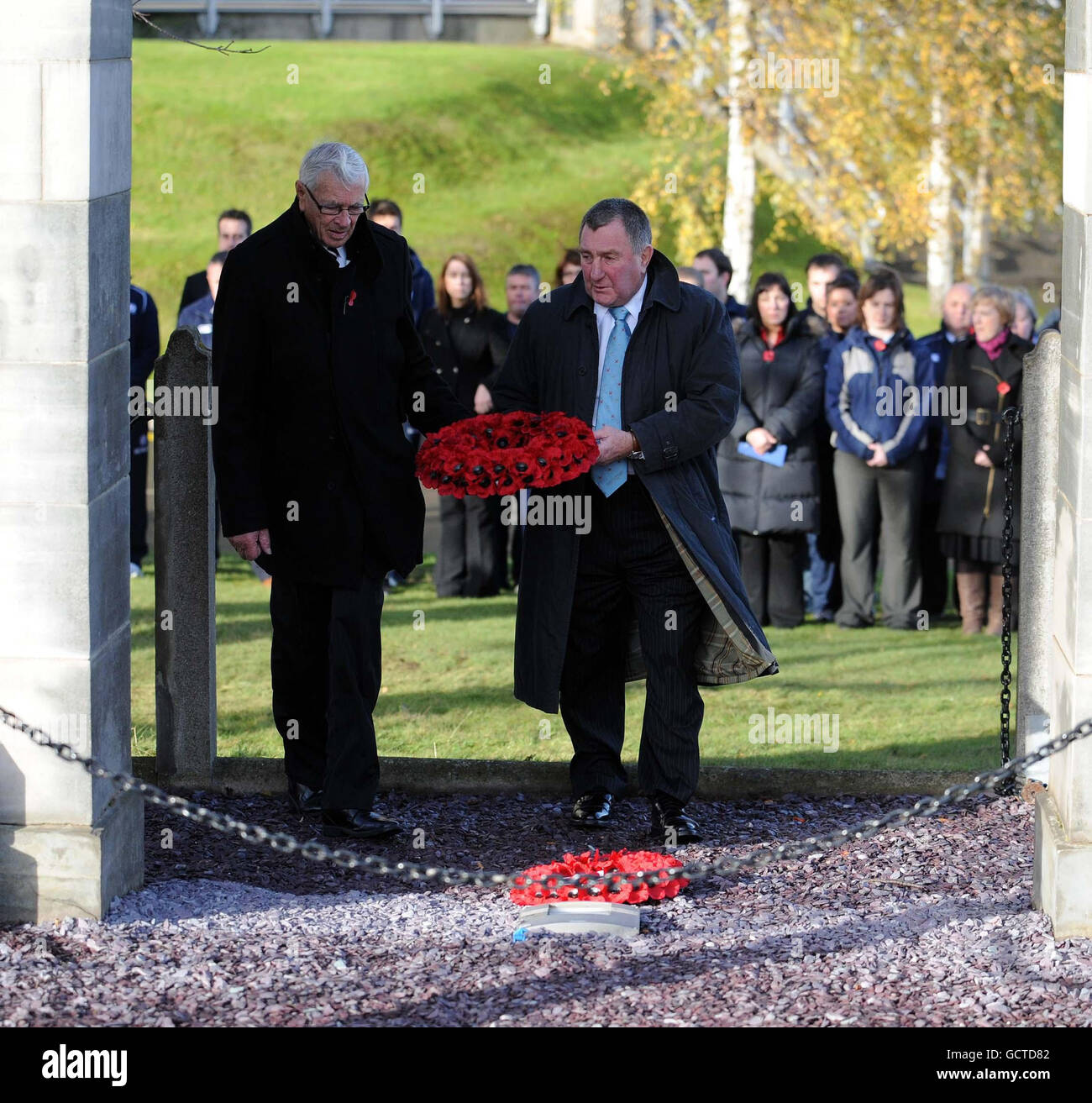 President of the Scottish Rugby Union Ian Mclauchlan (right) and ...