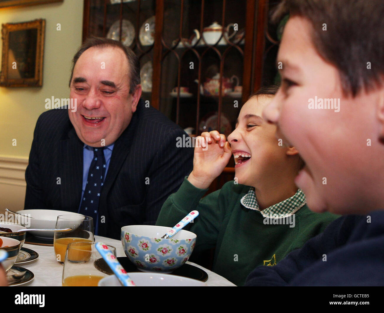 Scottish First Minister Alex Salmond talks to children from St Mary's ...