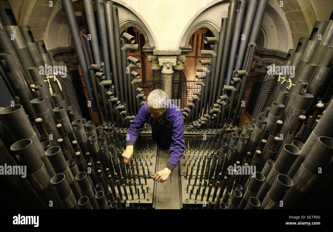 Cleaning of the Canterbury Cathedral organ Stock Photo - Alamy