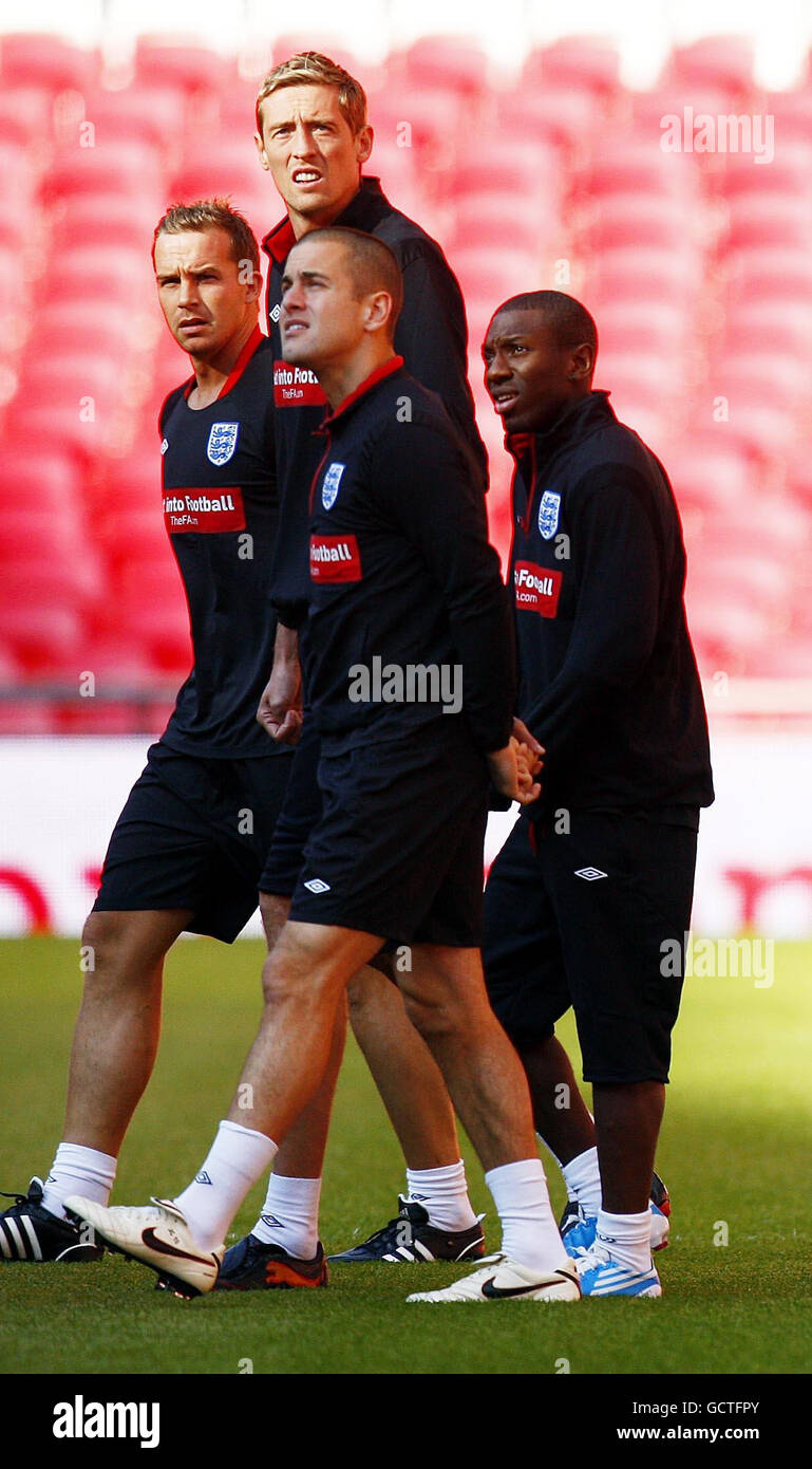 (left-right) England's Kevin Davies, Joe Cole, Peter Crouch and Ashley ...