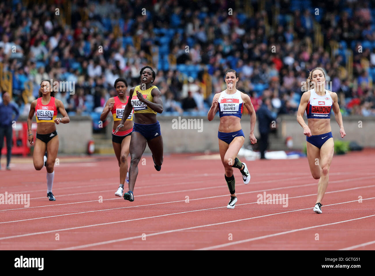 Emily DIAMOND winning the Women's 400m Final, 2016 British ...