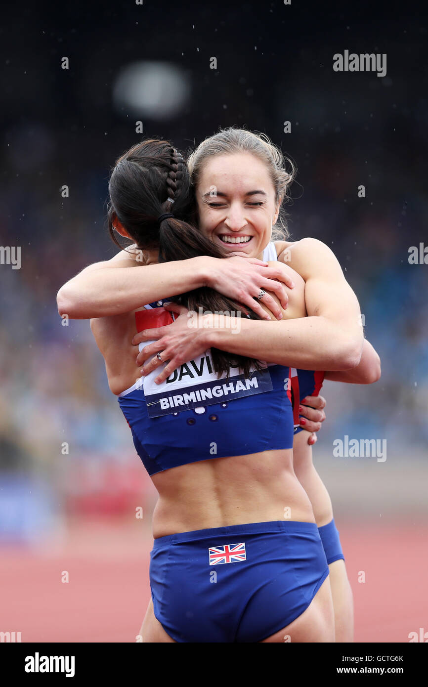 Emily DIAMOND & Seren BUNDY-DAVIES embracing after the Women's 400m ...