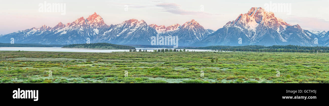 Jackson lake lodge hi-res stock photography and images - Alamy