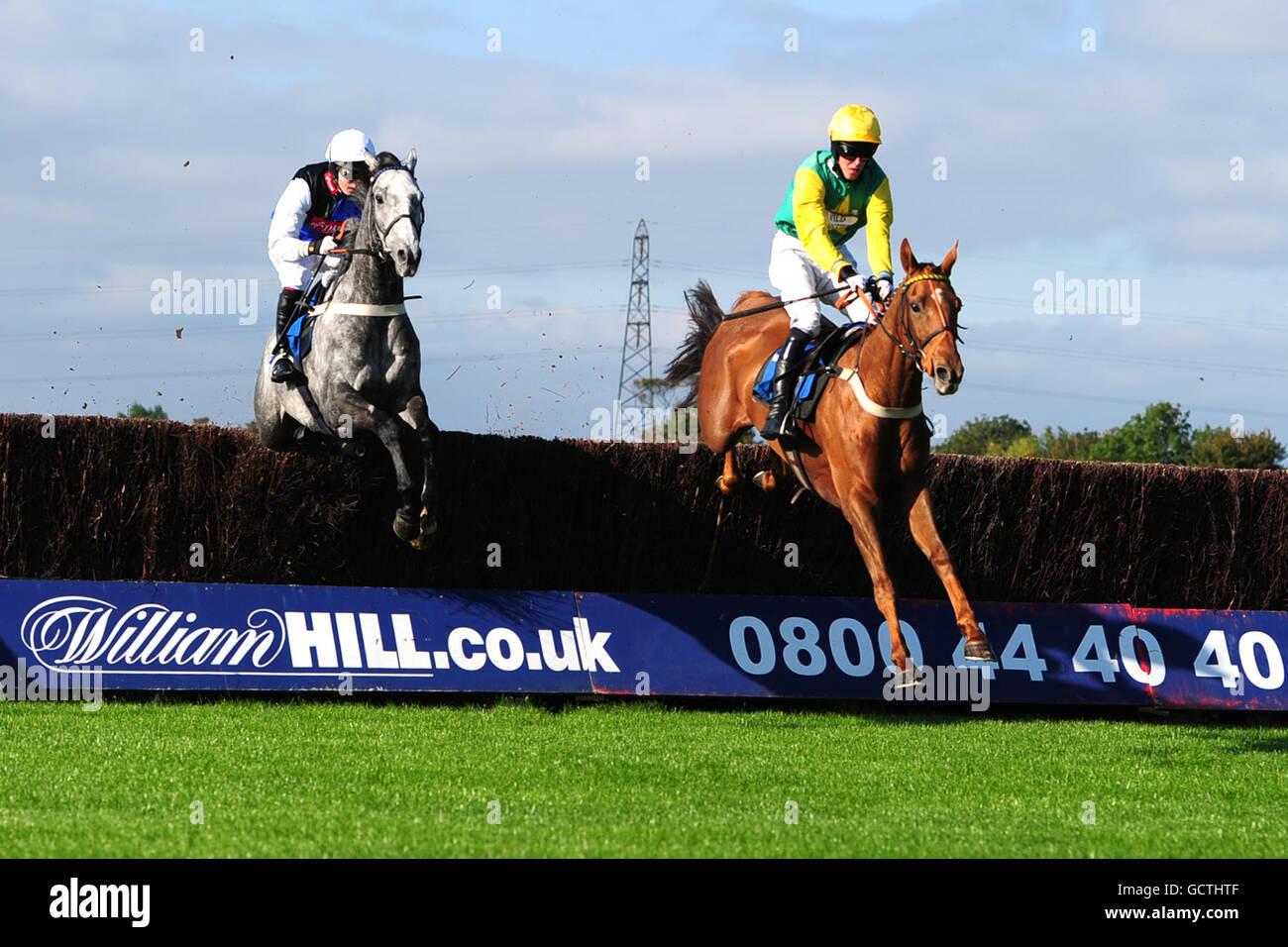 Sign huntingdon racecourse hi-res stock photography and images - Alamy