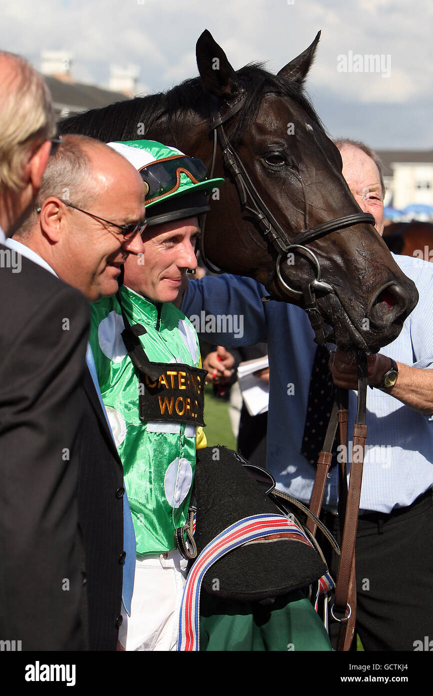 Trainer richard fahey left hi-res stock photography and images - Alamy