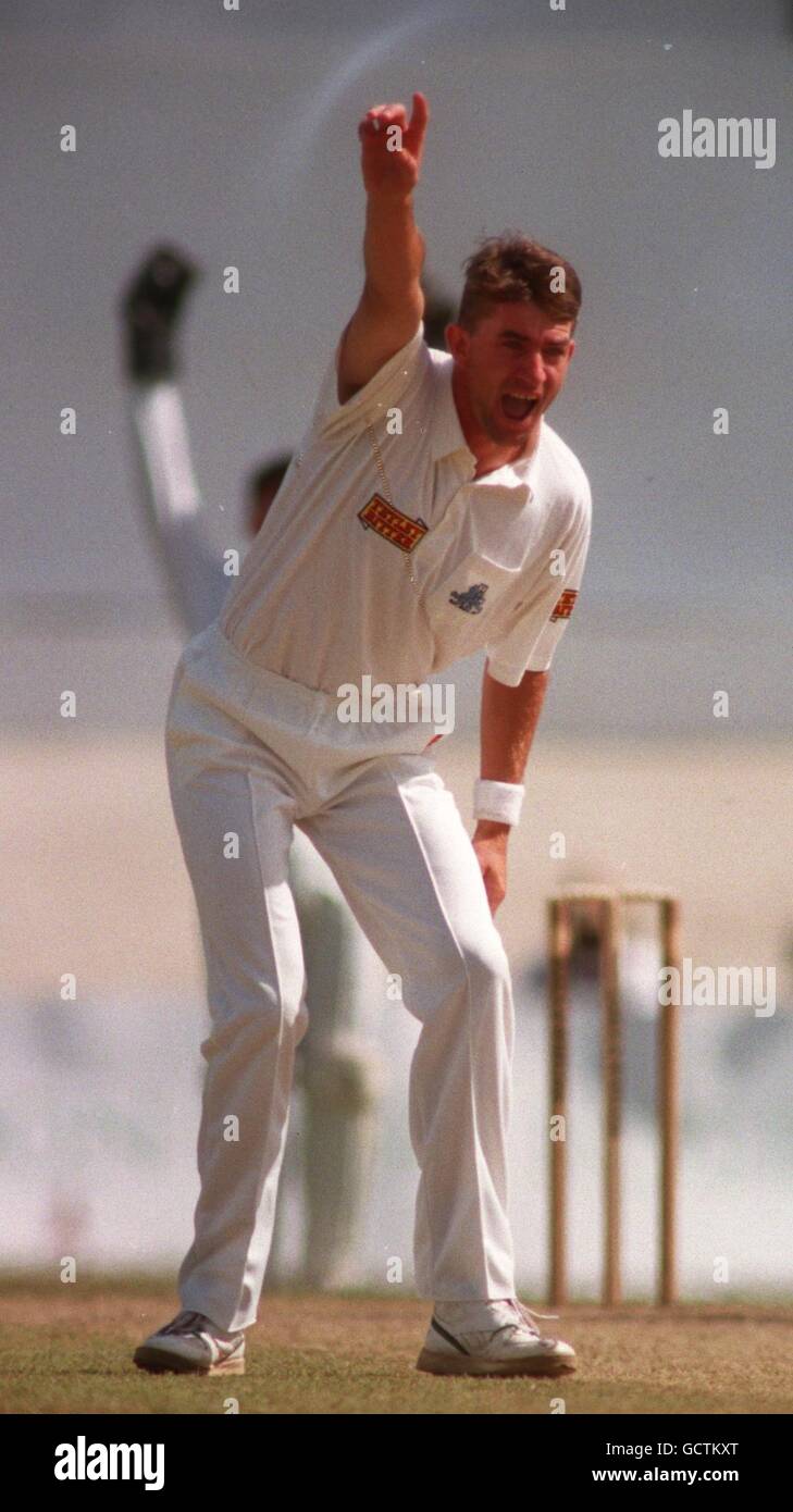CRICKET. STEVE WATKIN, GLAMORGAN CCC Stock Photo - Alamy