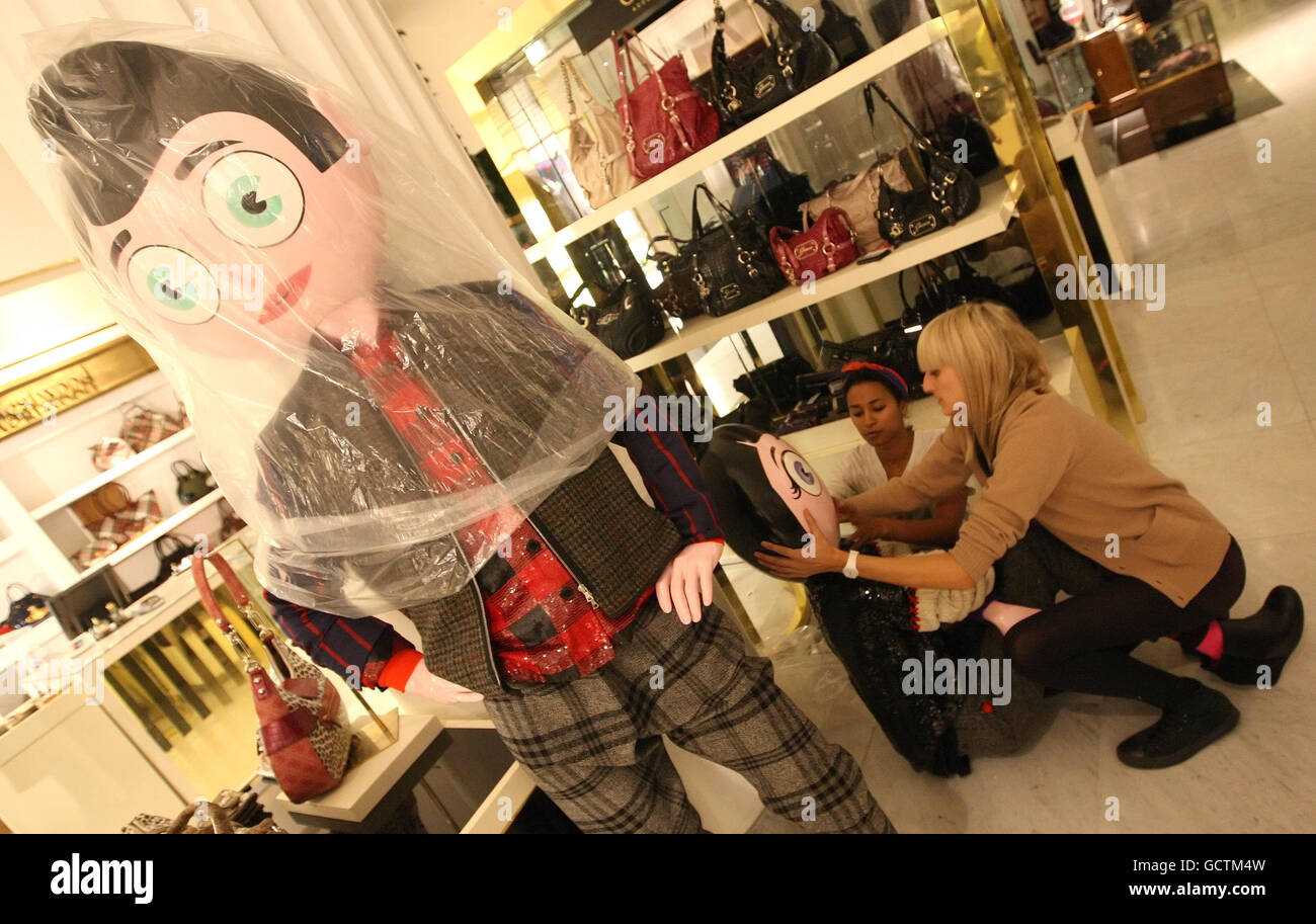 Selfridges Christmas window Stock Photo - Alamy
