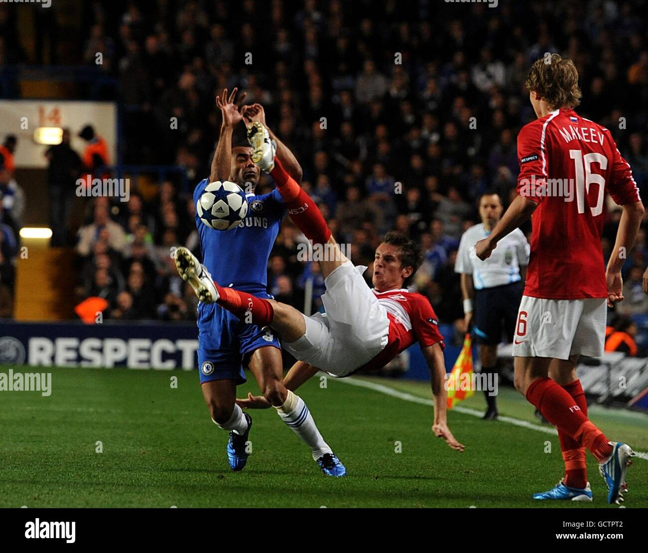 Spartak Moscow's Nicolas Pareja (centre) and Chelsea's Ashley Cole ...