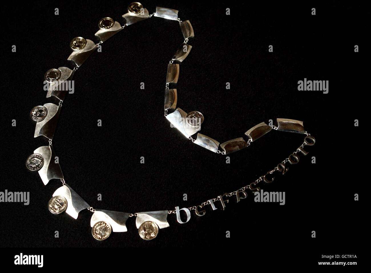 The new limited edition 1 coin celebrating Belfast, which in this ...