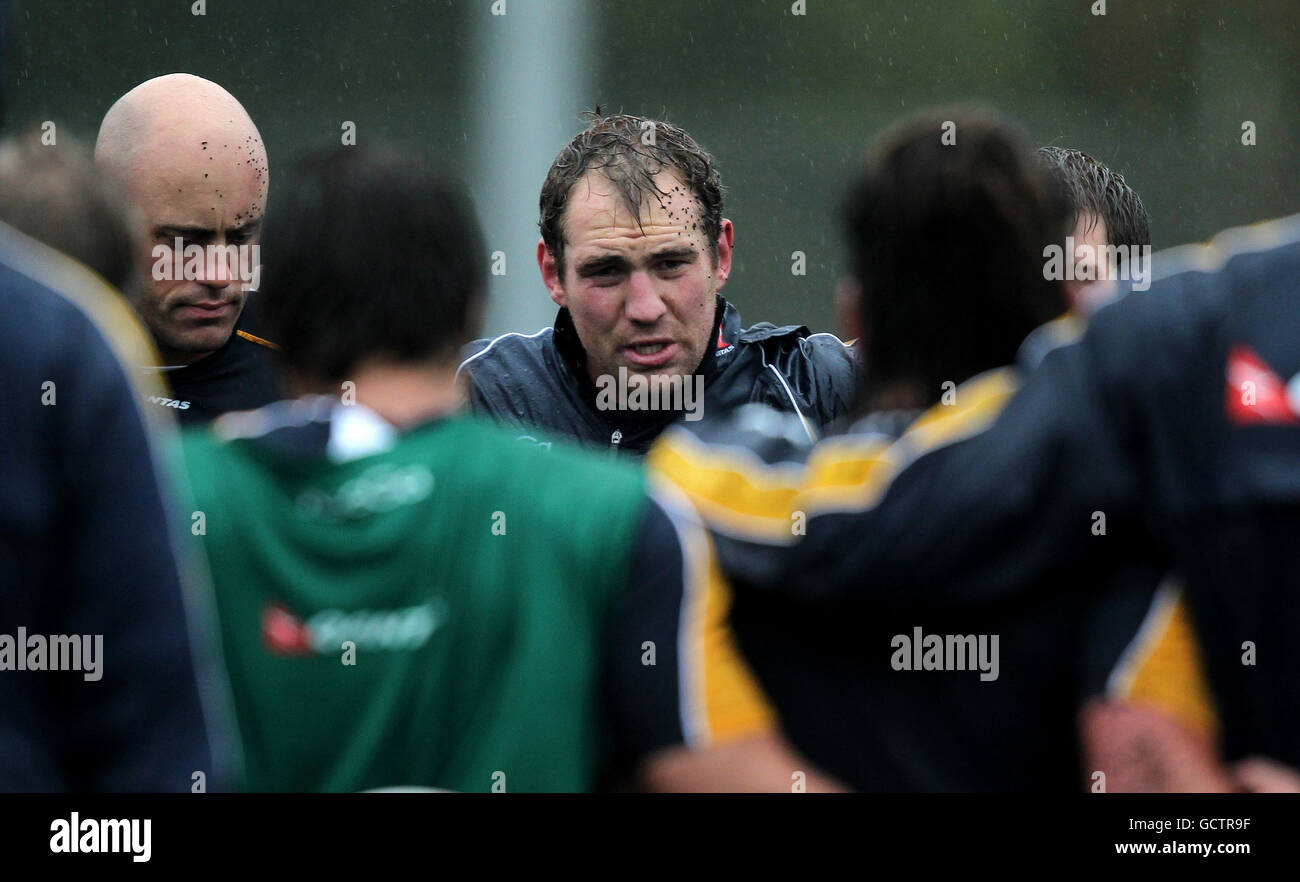 Australia rugby team huddle hi-res stock photography and images - Alamy