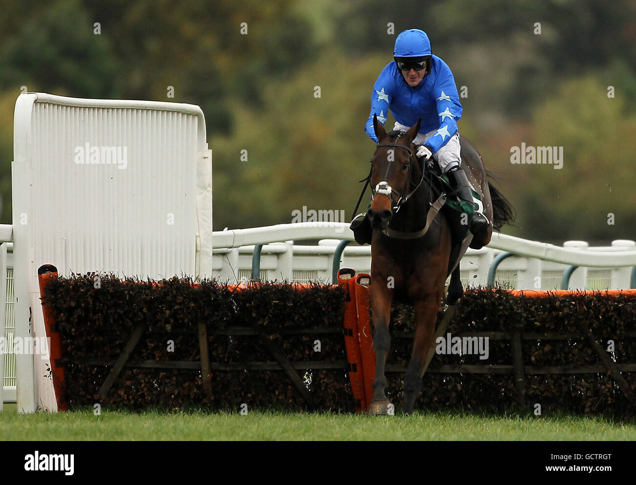 Horse Racing - Towcester Racecourse Stock Photo - Alamy