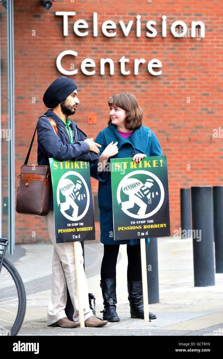 Striking journalists on the picket line outside BBC Television Centre ...