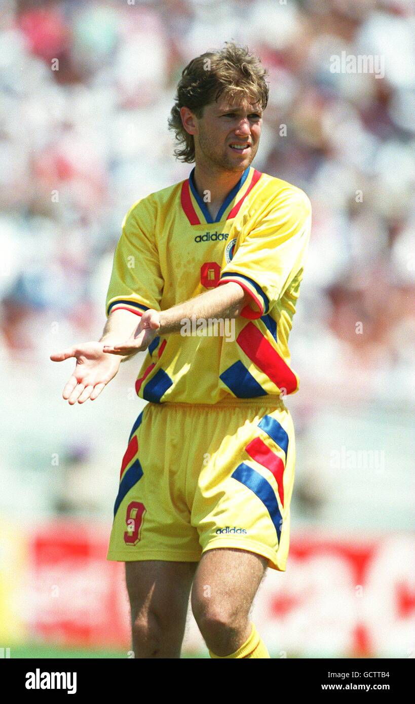 Soccer - World Cup USA '94 - USA v Romania Stock Photo - Alamy
