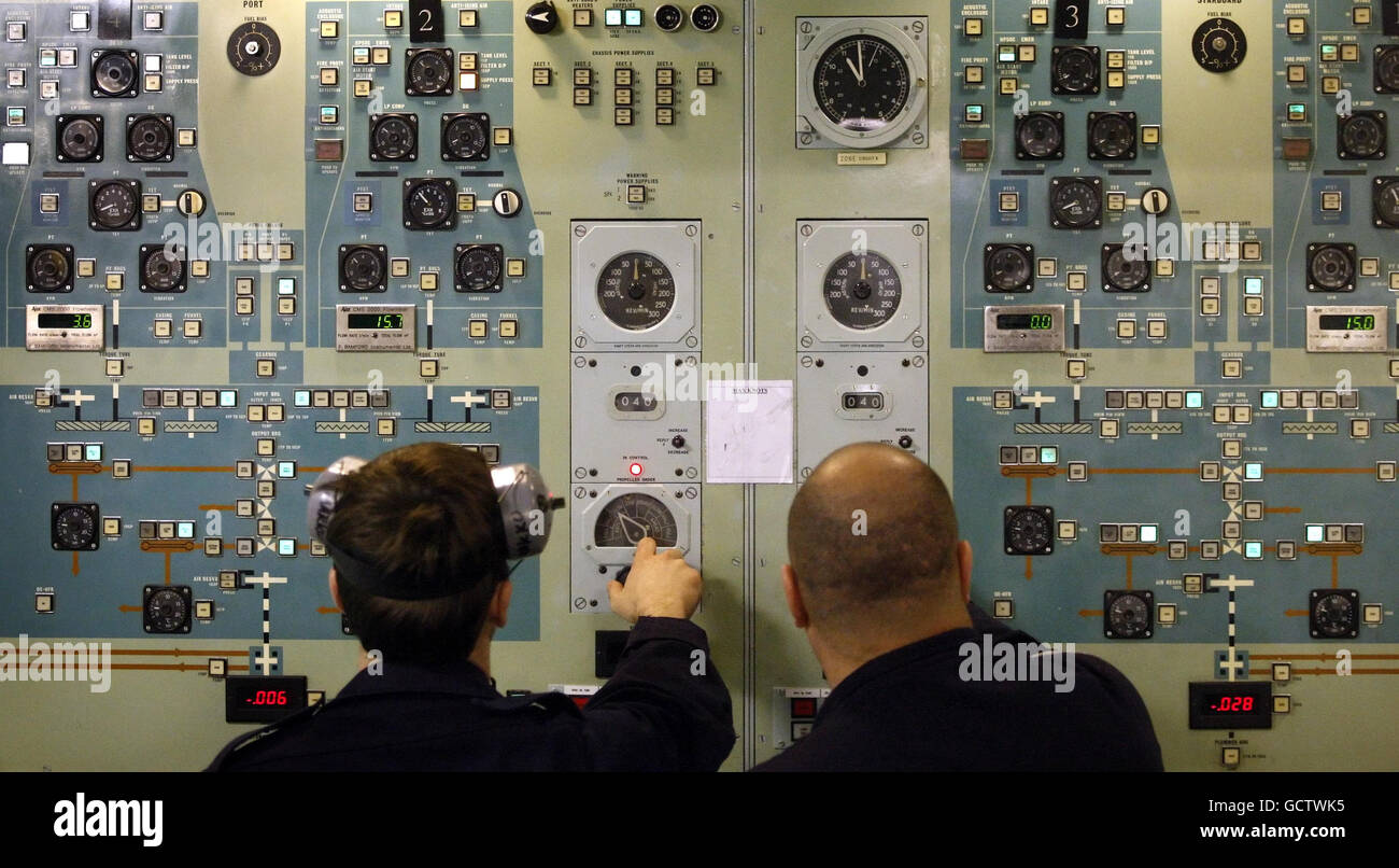 Crew in the control room of the Royal Navy aircraft carrier HMS Ark ...