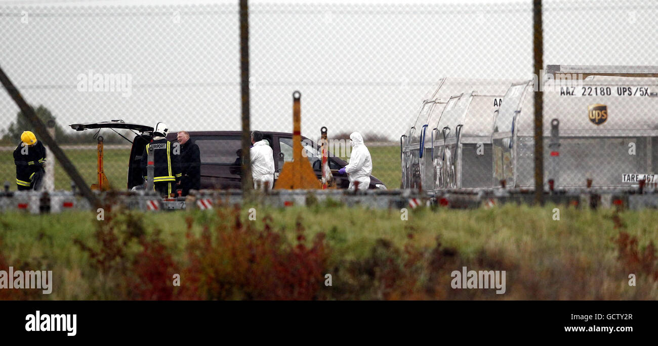 Ups containers hi-res stock photography and images - Alamy