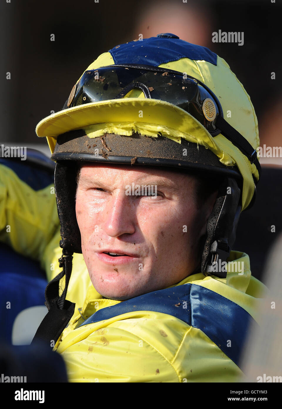 Kempton park jump races hi-res stock photography and images - Alamy