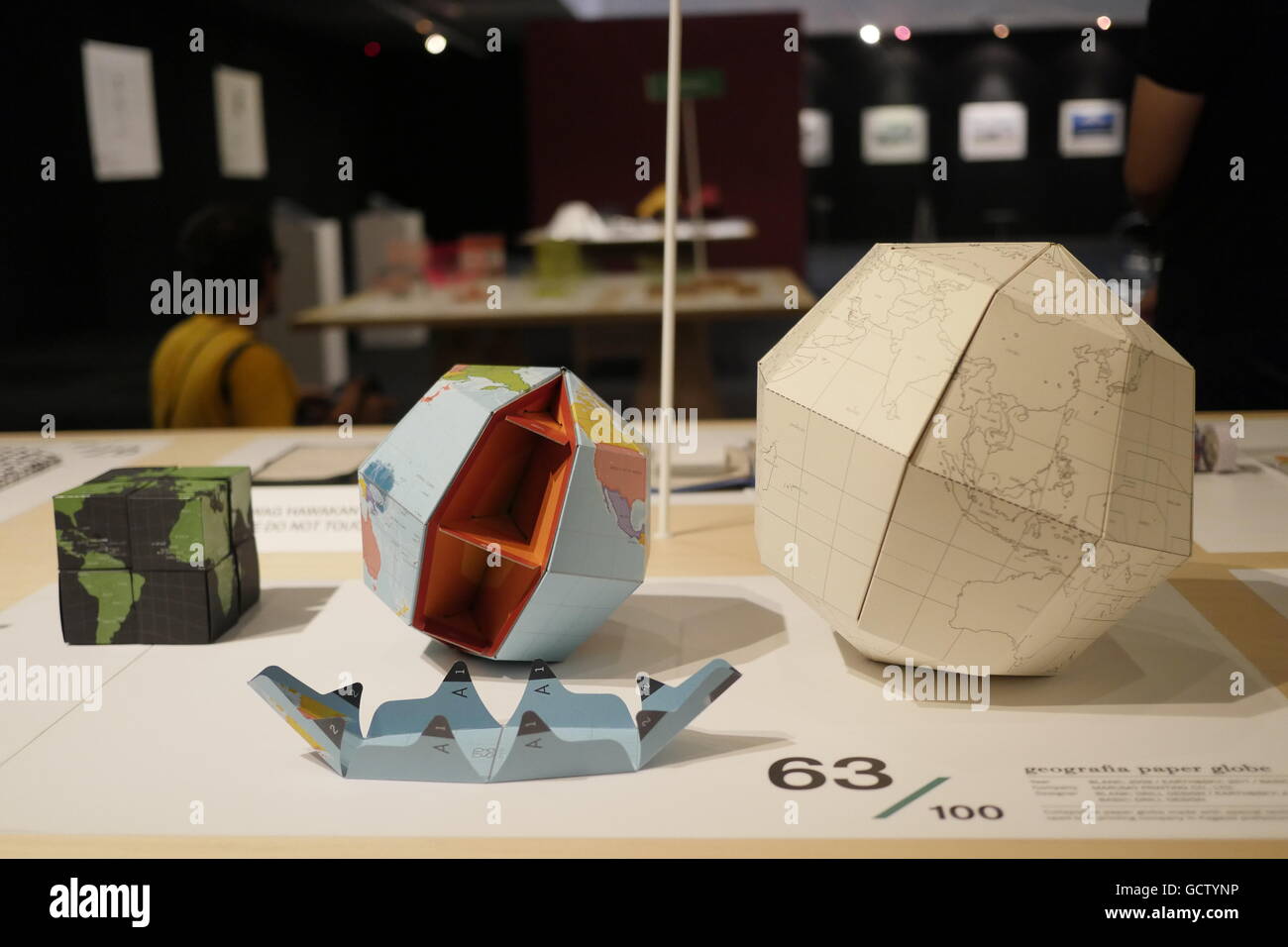 Geografia Paper Globe Collapsible paper globe(s) with special ...