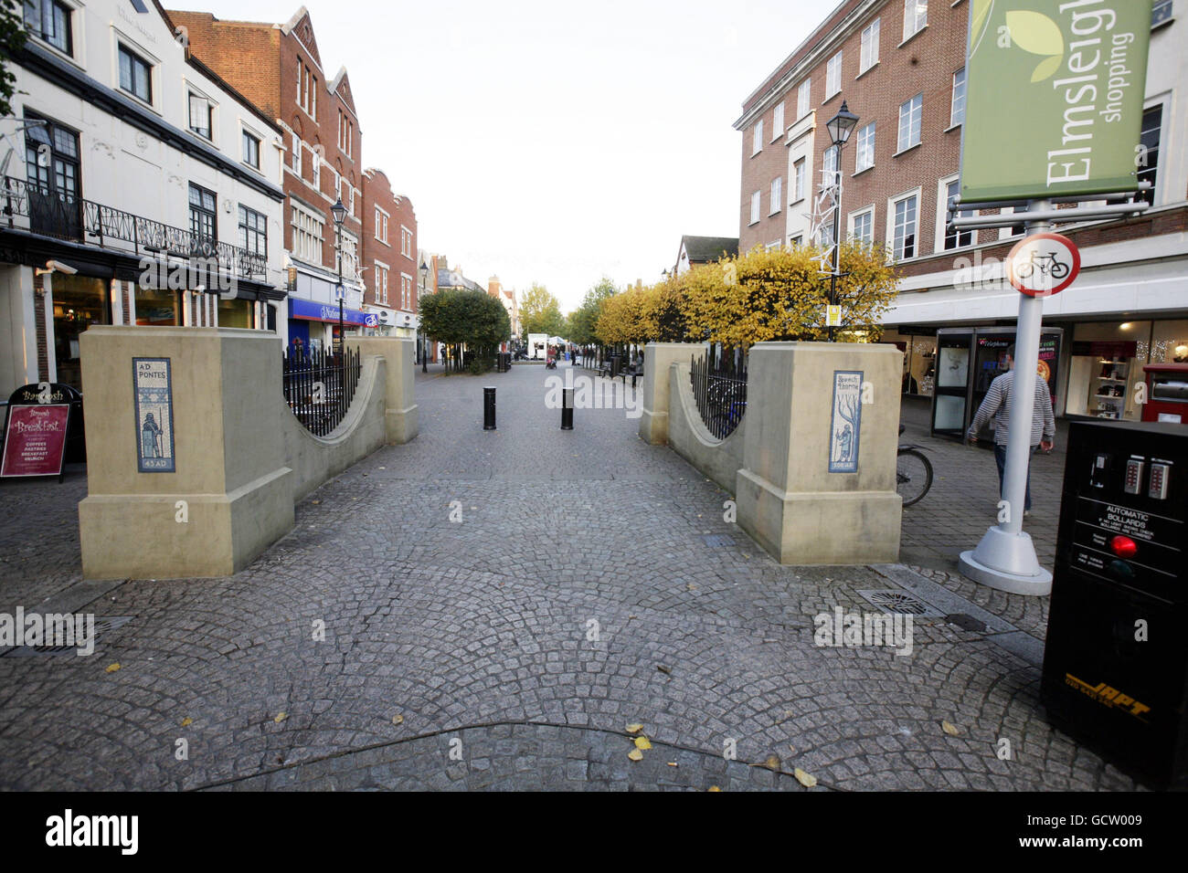 Staines town centre hi-res stock photography and images - Alamy