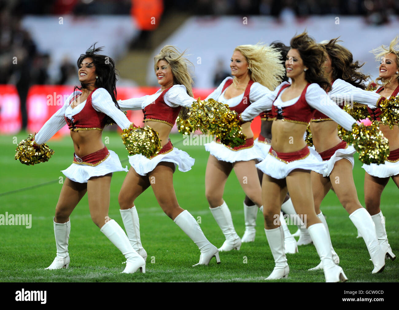 Football american grass ampics pompoms cheer leaders cheerleaders smile ...