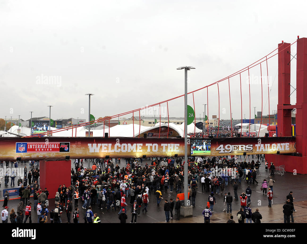 A general view to the San Francisco 49ers Tailgate party outside ...