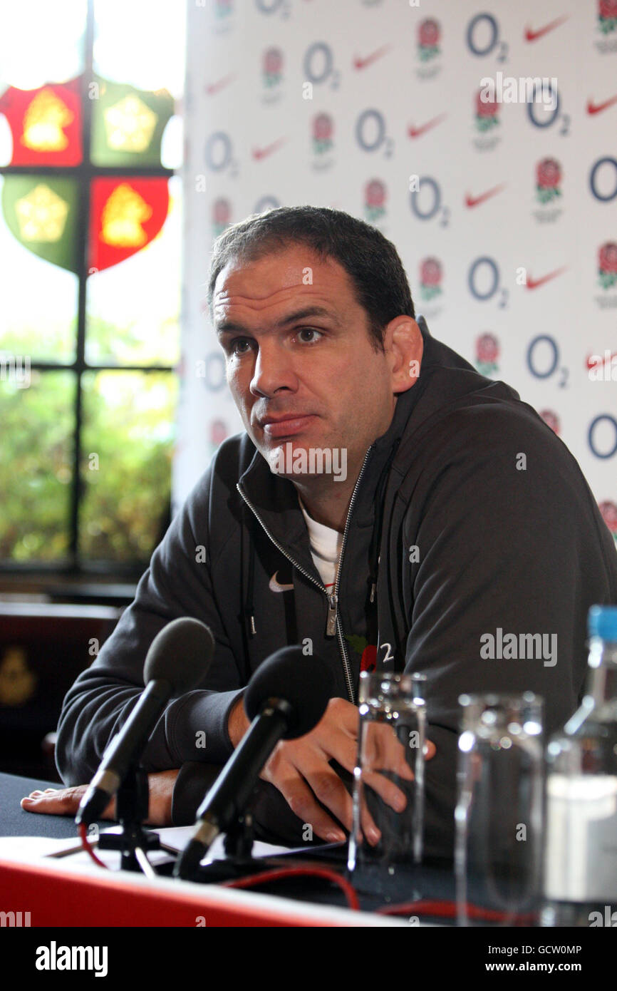 England rugby microphone hi-res stock photography and images - Alamy