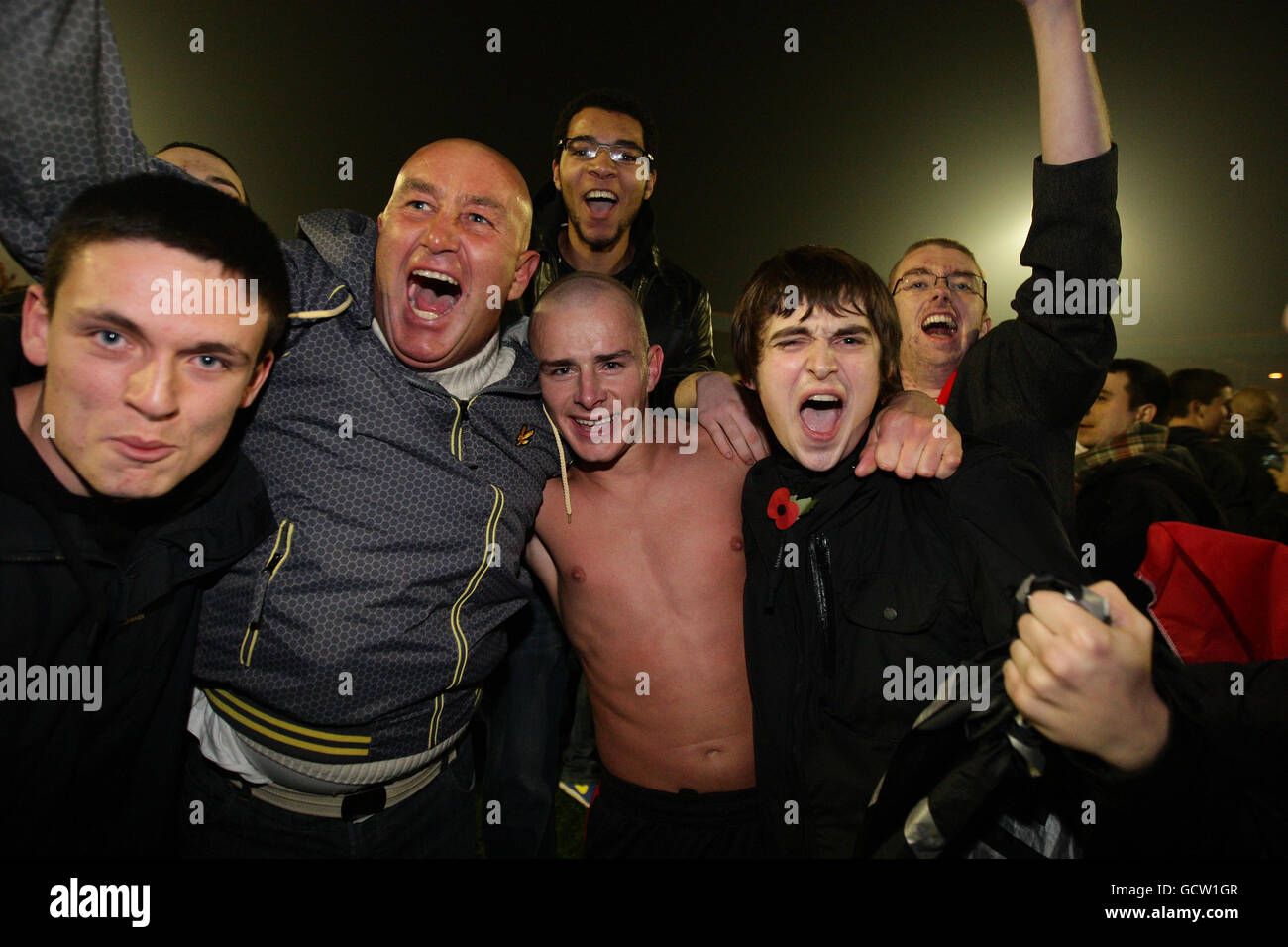 Manchester united fans celebrating goal hi-res stock photography and ...